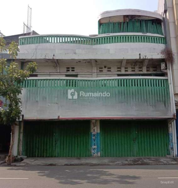 Ruko 3 Lantai Bekas Bengkel Depan Jalan Raya Pusat Kota - Rumaindo