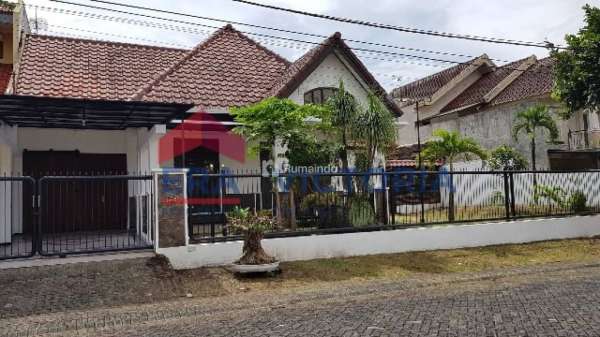 Rumah Taman Luas, Kondisi Siap Huni, Layout Istimewa, Lokasi Di Araya ...