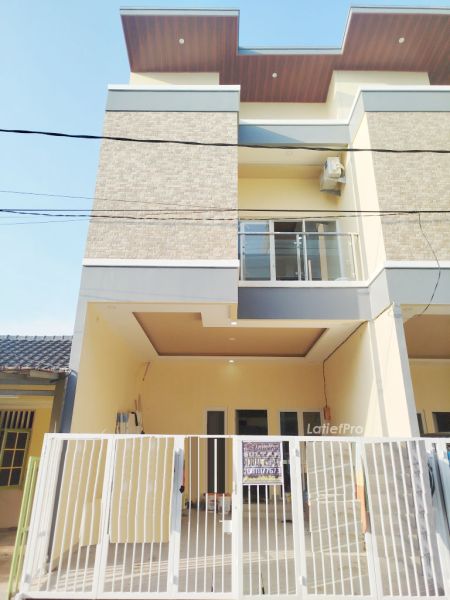 Rumah Kuning Harga Miring Kondisi Glowing - Rumaindo